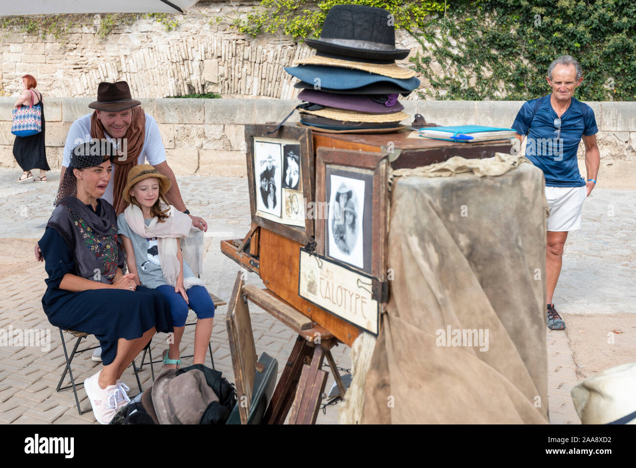 Palma, Spain. 10th Oct, 2019. A family is photographed in a vintage ...