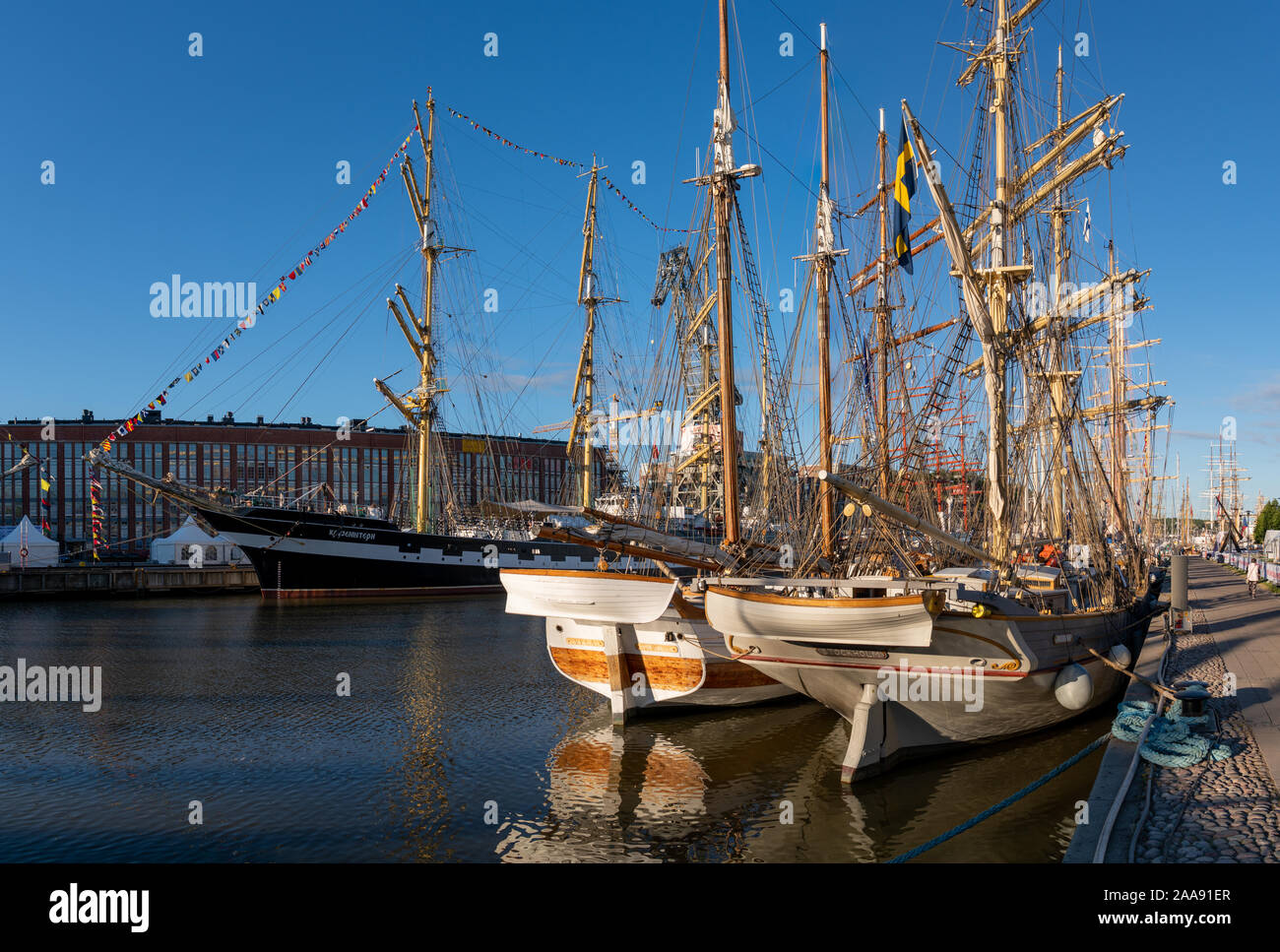 Largest ship anchor hi-res stock photography and images - Alamy