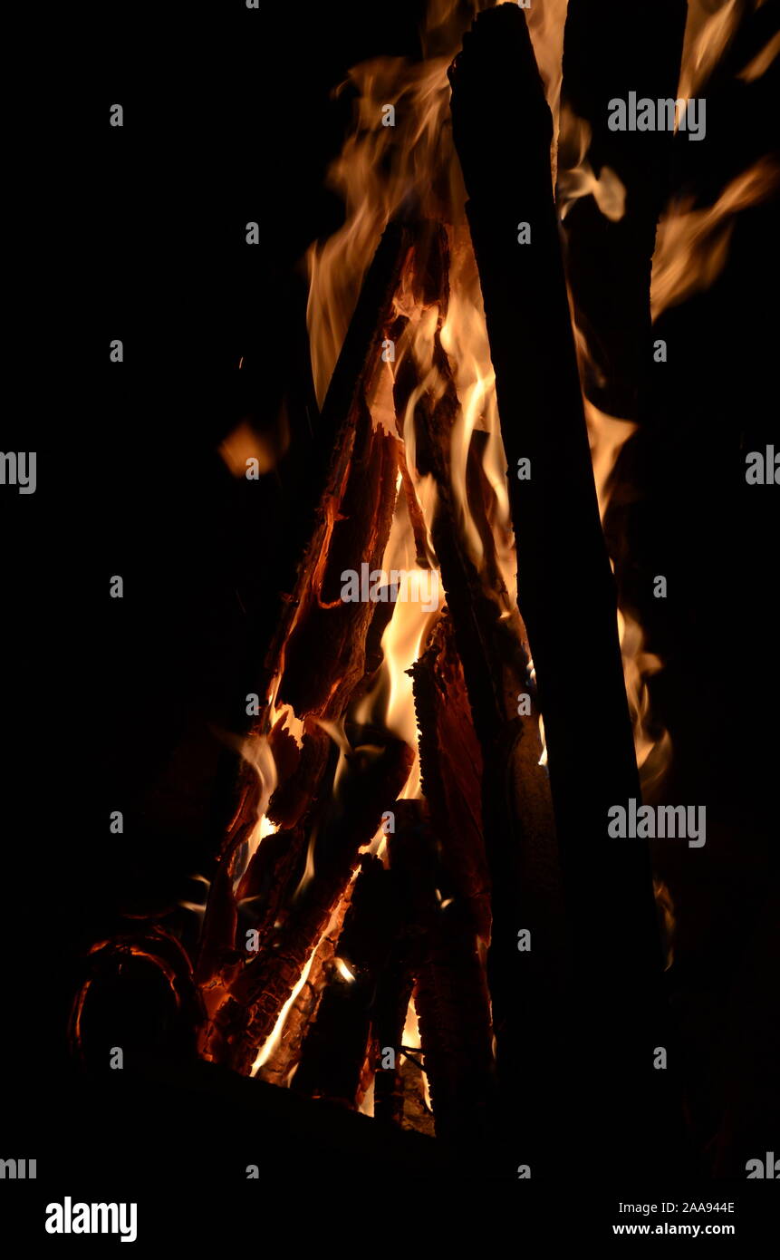 Outdoor bonfire hi-res stock photography and images - Alamy