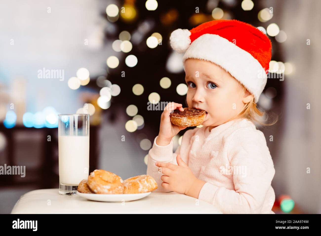Kid eating oatmeal hi-res stock photography and images - Alamy