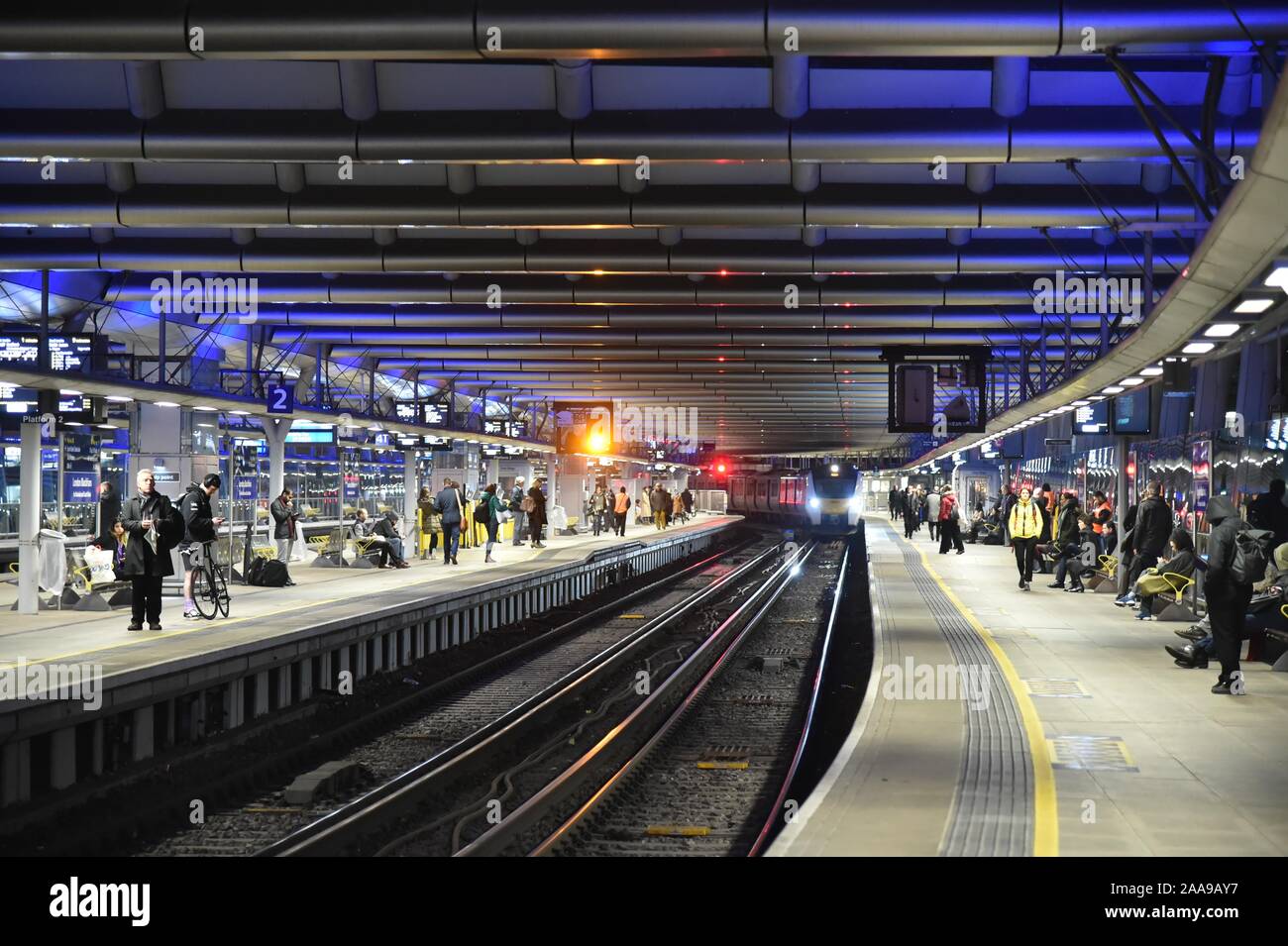 London commuters on station platforms Stock Photo - Alamy