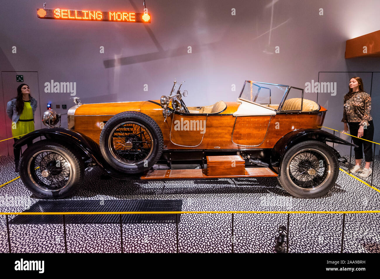 V&A, London, UK/ 20th Nov 2019. Hispano-Suiza Type HB6 'Skiff torpedo ...