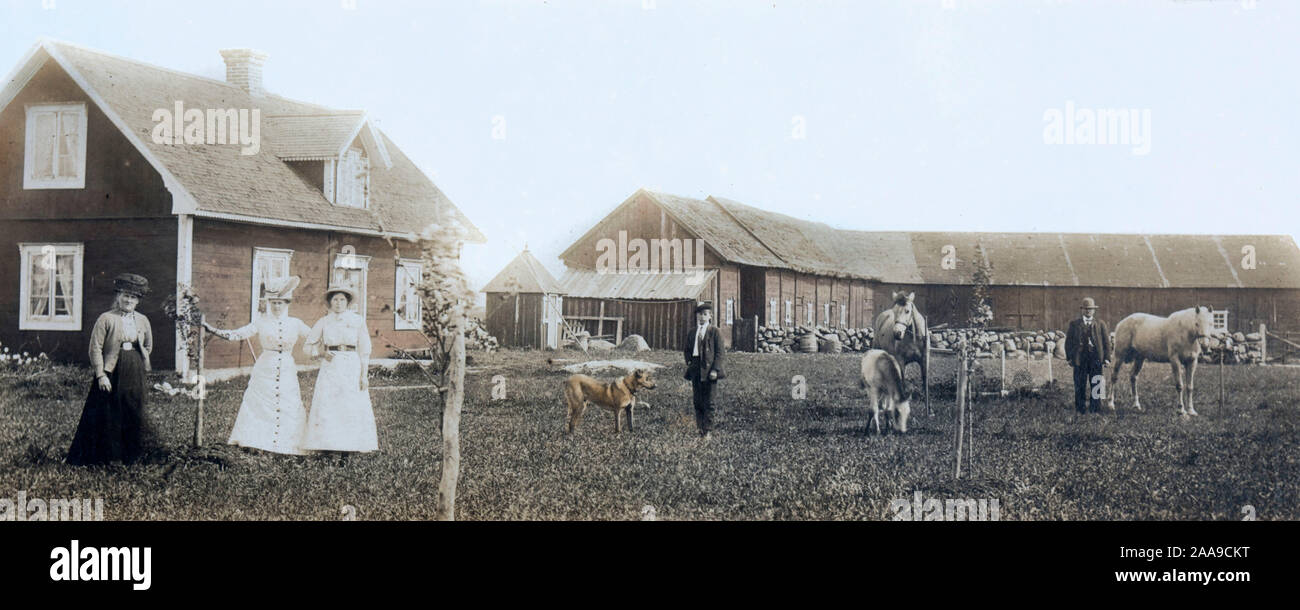 Wealthy family portrait 1910 hi-res stock photography and images - Alamy