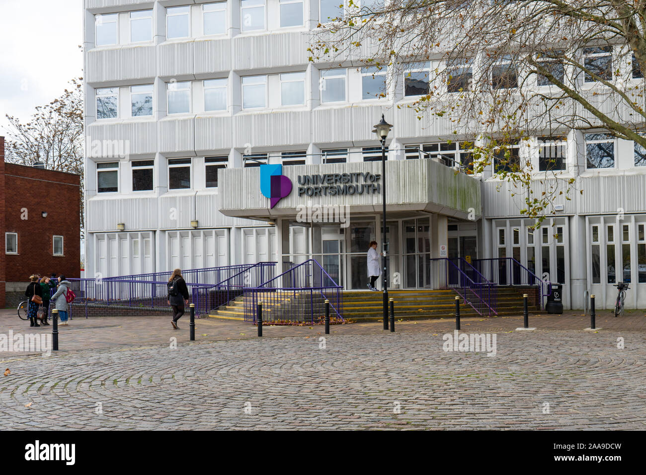 Portsmouth university building hi-res stock photography and images - Alamy