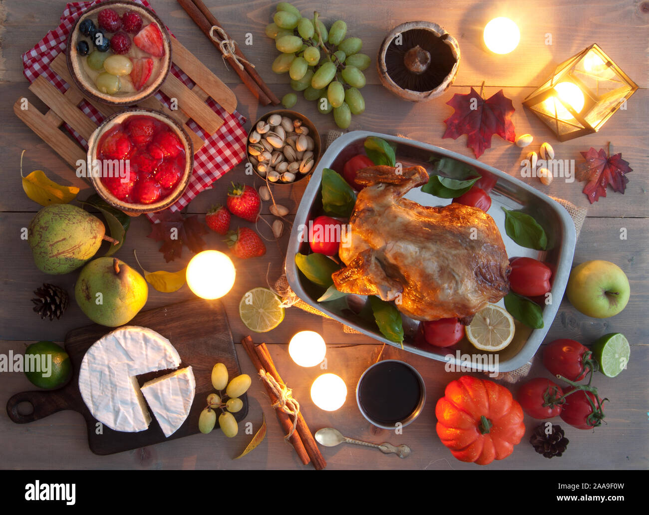 Table laid out christmas dinner hi-res stock photography and images - Alamy