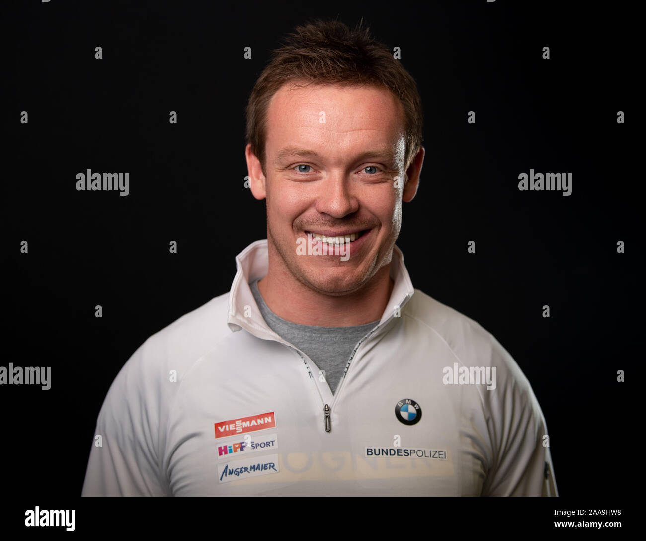 Dresden, Germany. 19th Nov, 2019. Luge athlete Felix Loch is about to ...