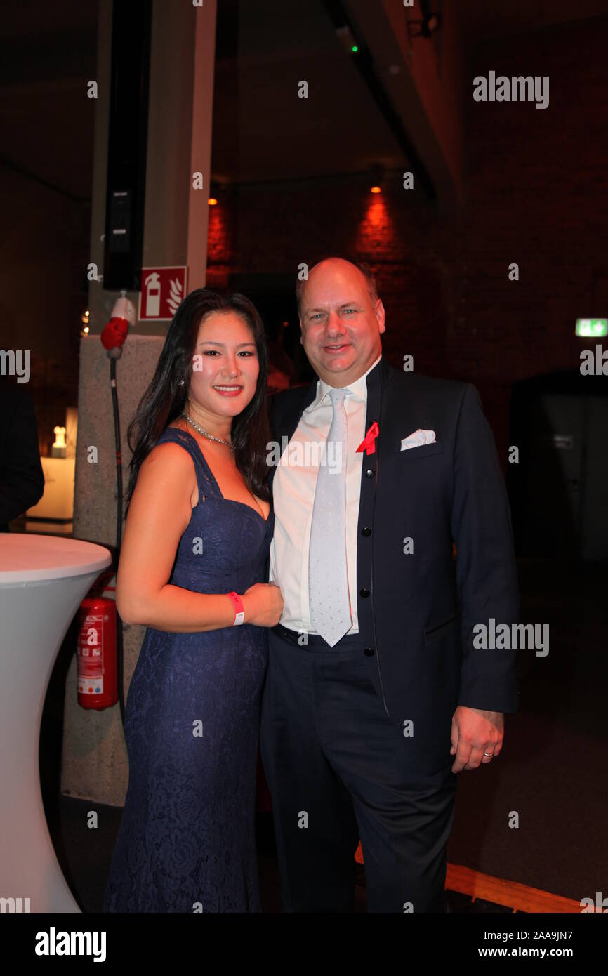 OB Dirk Hilbert mit Ehefrau Su Yeon Hilbert bei der 14. Hope Gala 2019 ...