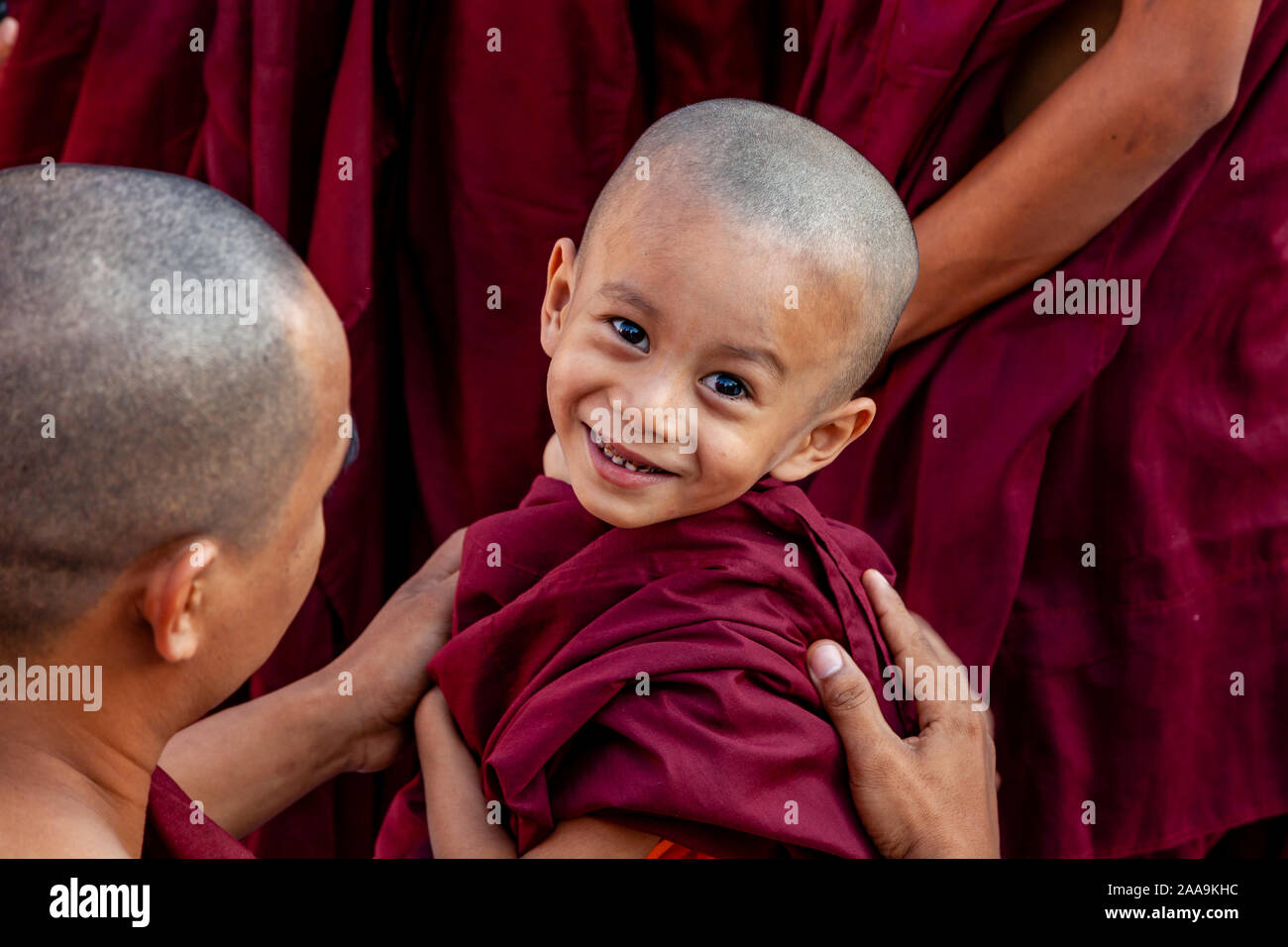 Monk boy hi-res stock photography and images - Alamy
