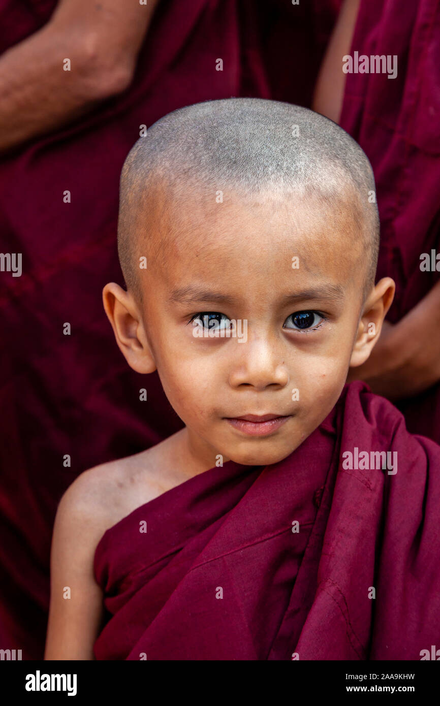 Monk boy hi-res stock photography and images - Alamy