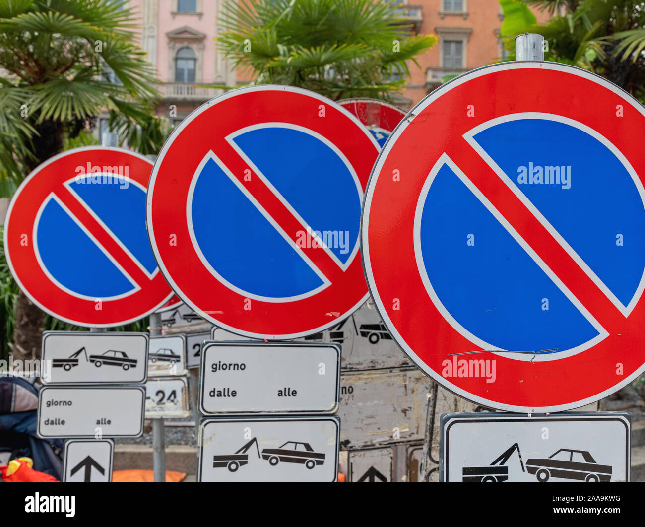 No parking sign temporary hi-res stock photography and images - Alamy