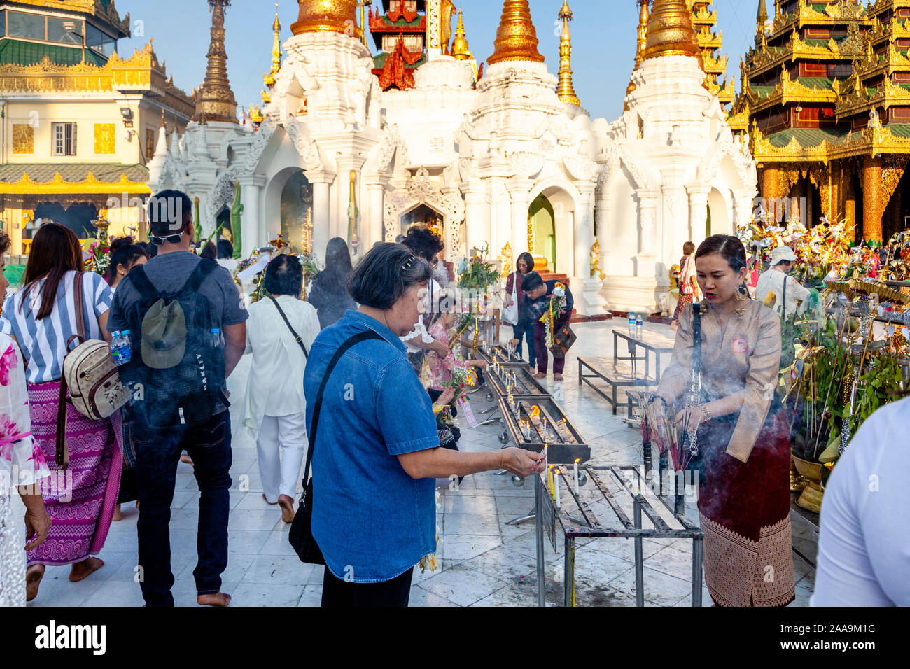 Burmese people hi-res stock photography and images - Alamy