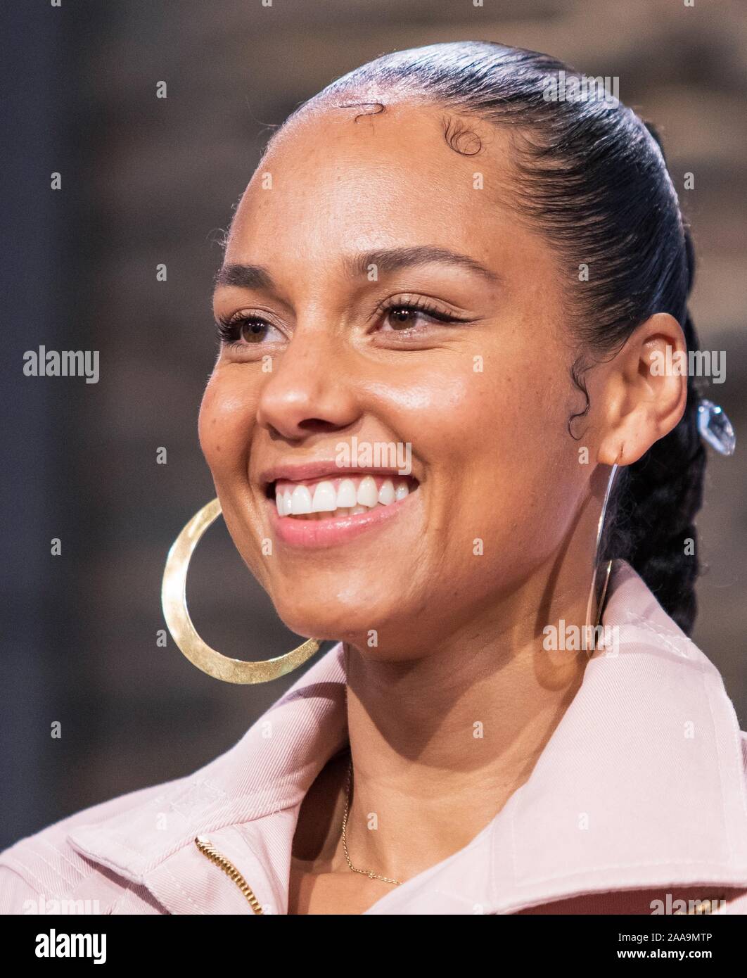 Broadcast center hi-res stock photography and images - Alamy