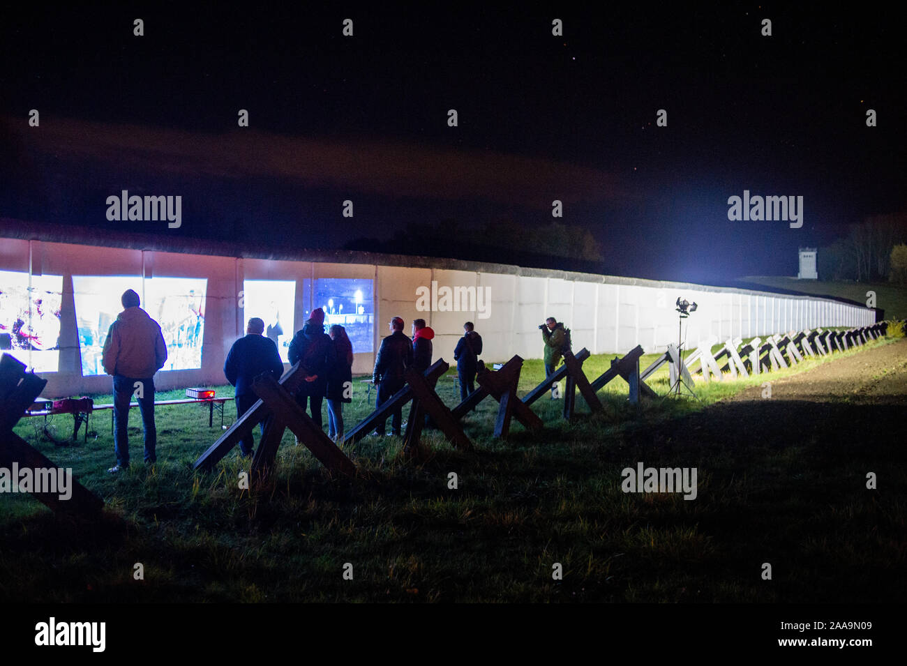 19 November 2019, Saxony-Anhalt, Hötensleben: Visitors to the border ...