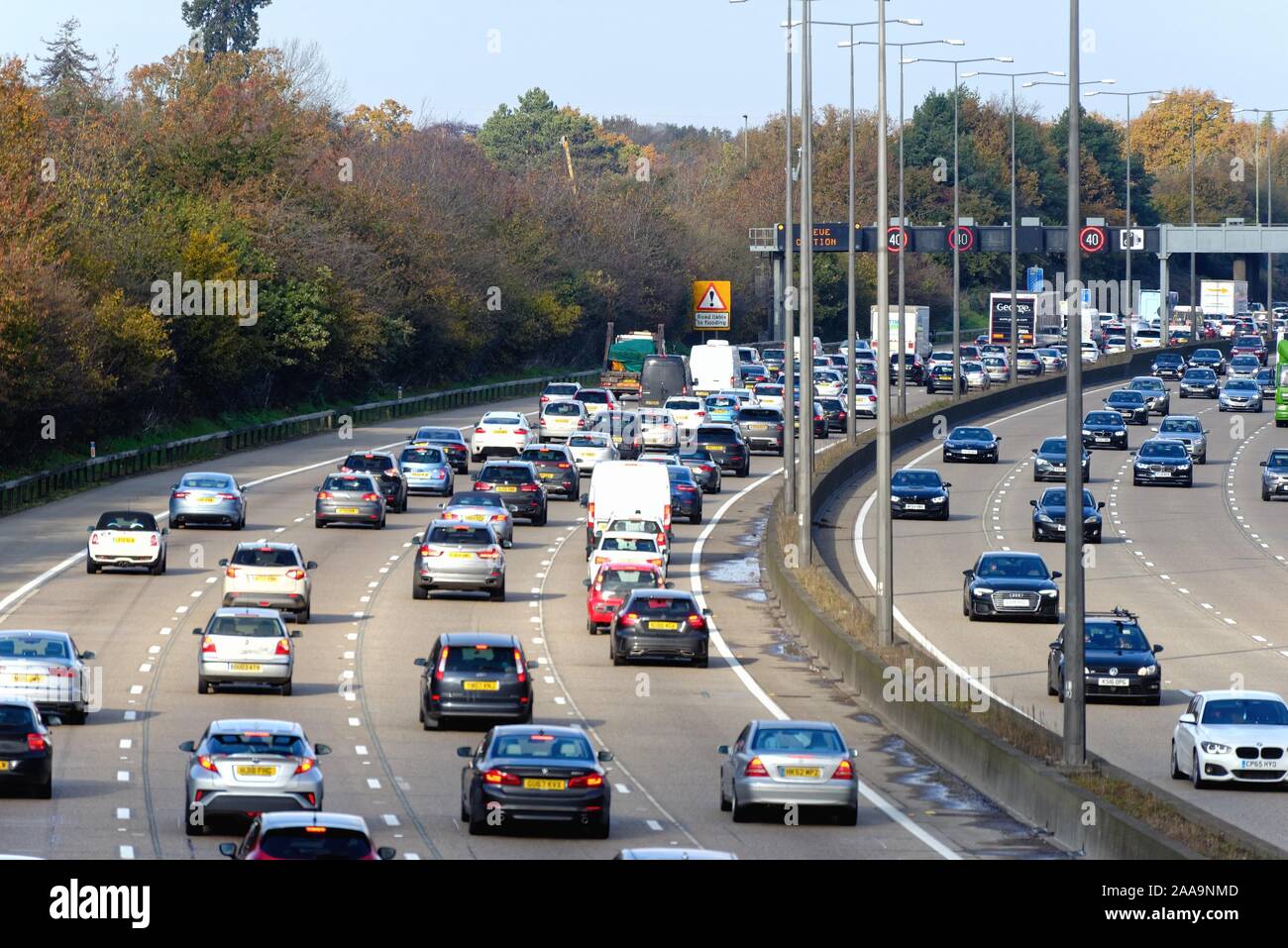 A congested clockwise section of the M25 motorway between Junction 10 ...