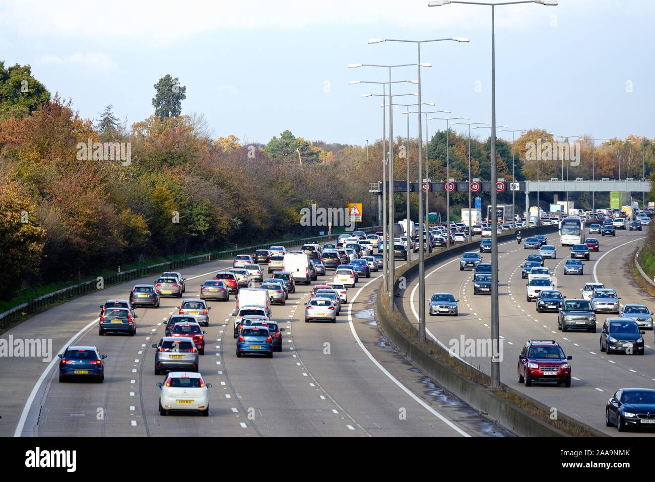Elevated section m25 motorway hi-res stock photography and images - Alamy