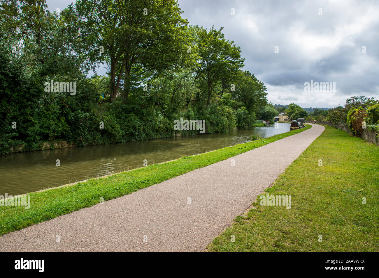 Kennet and Avon Canal, and Towpath, Widcombe, Bath Stock Photo - Alamy