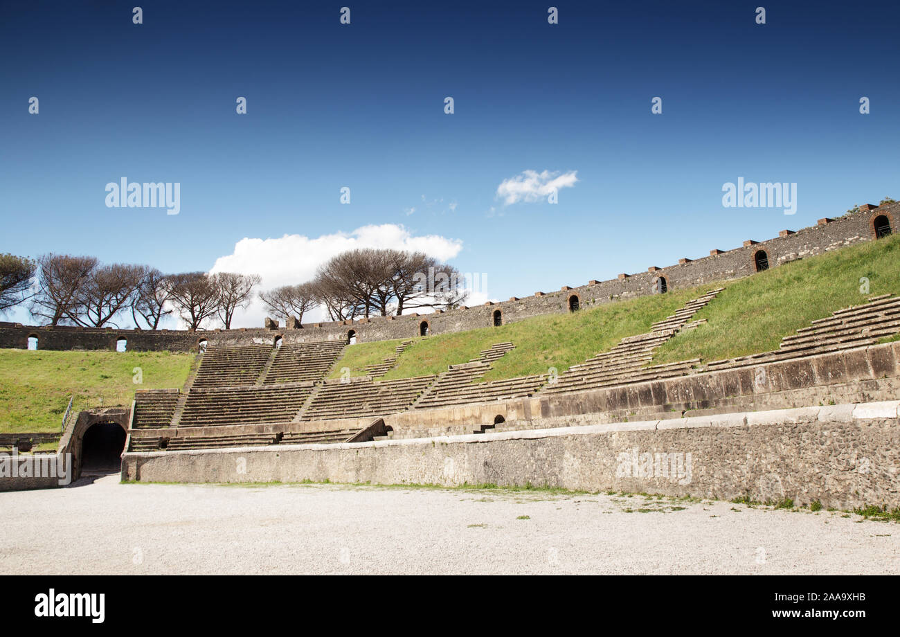 inside view of the colosseum amphitheatre in pompeii Stock Photo - Alamy