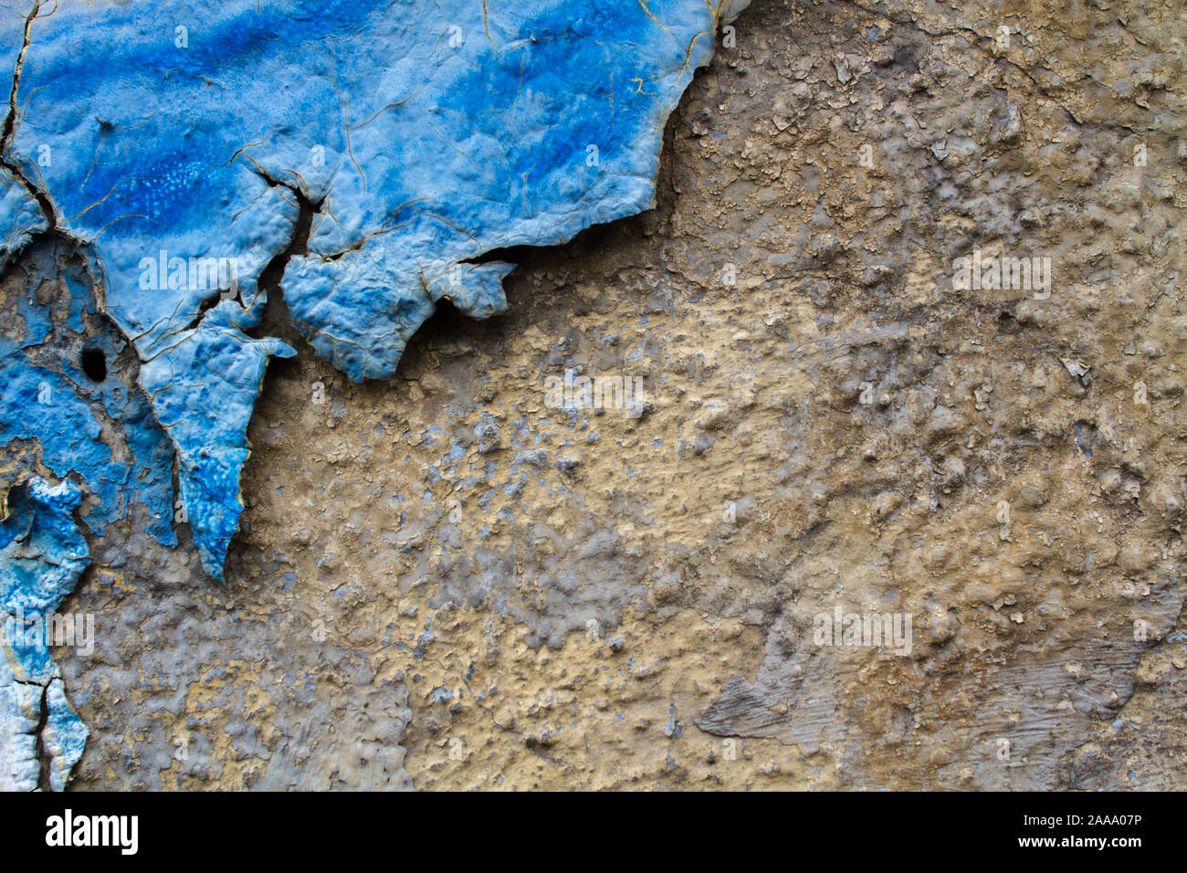 Scruffy blue wall hi-res stock photography and images - Alamy
