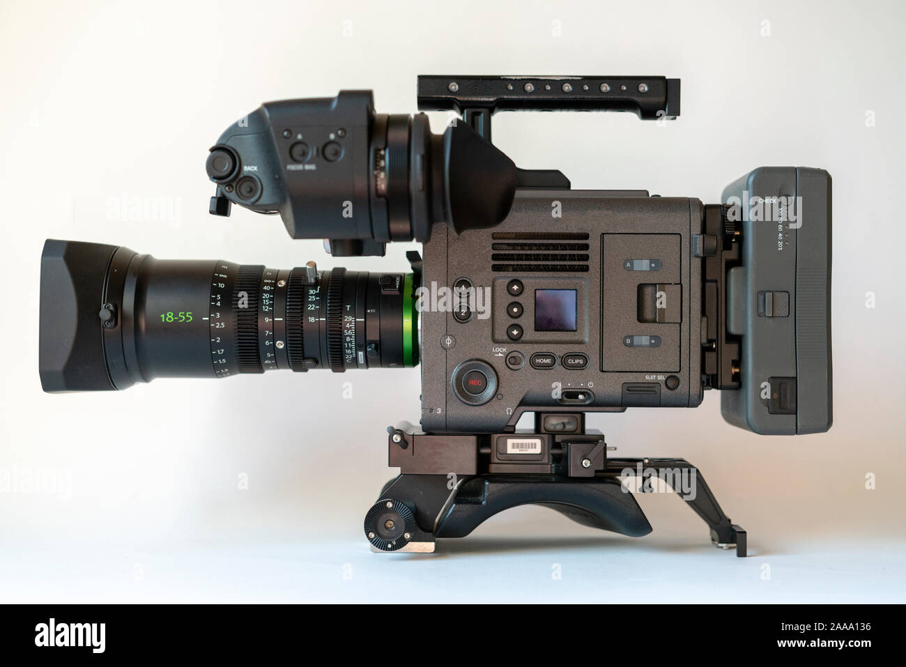 Professional Shoulder Mounted Cinema Broadcast Camera Stock Photo - Alamy