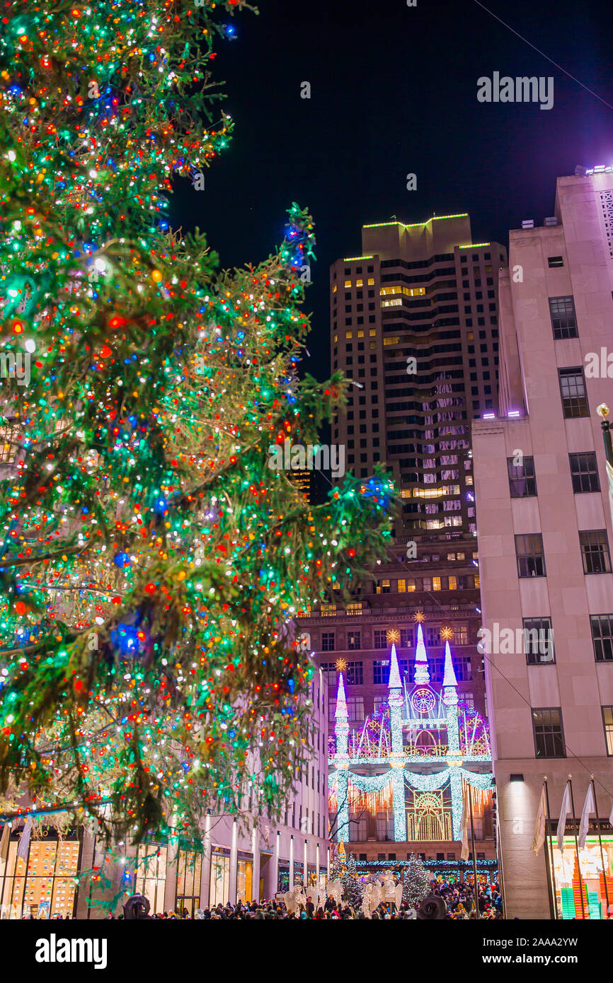 Beautiful street and Christmas tree of New York City and America ...