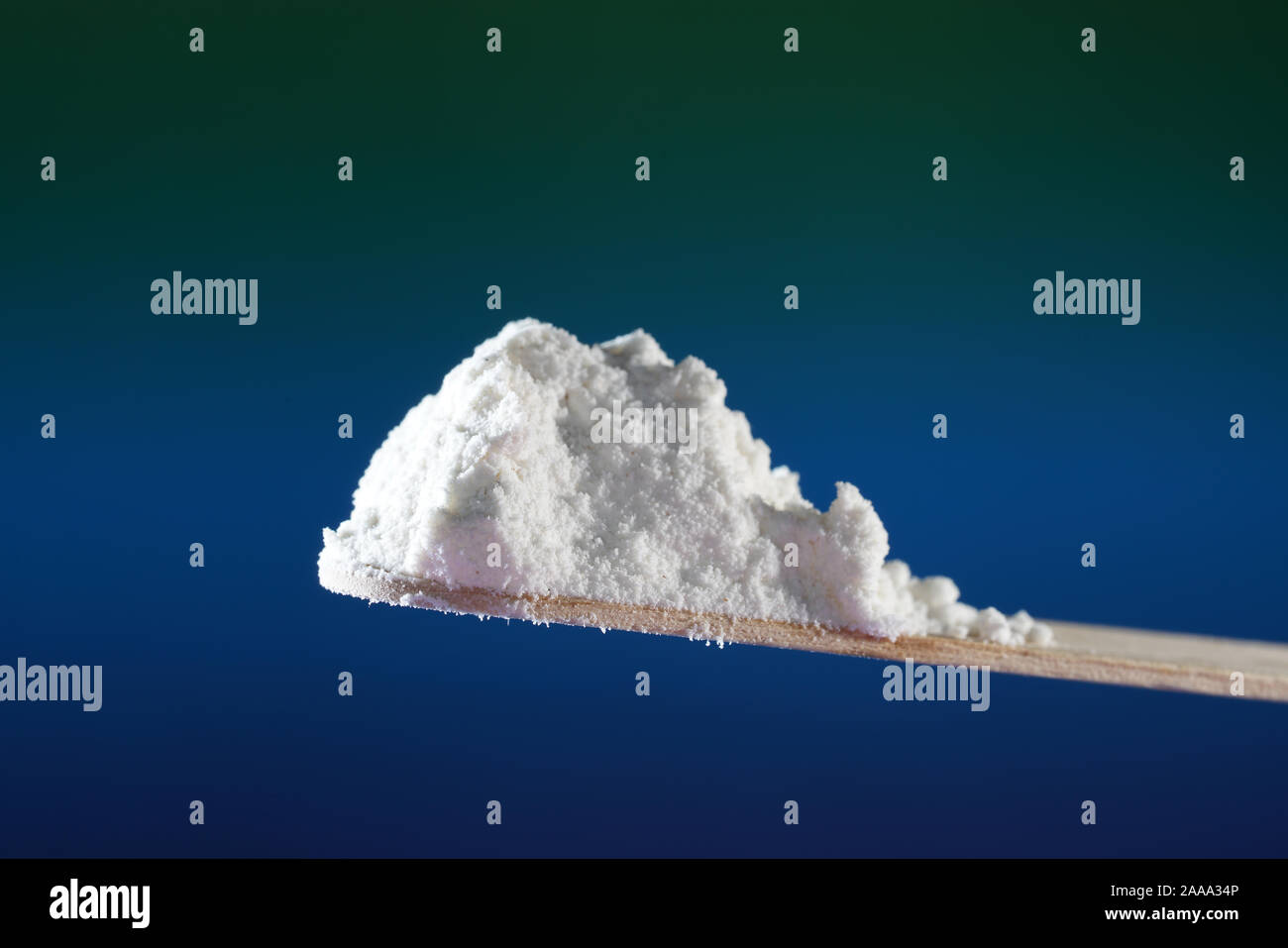 Flour that should look like a white drug with macro lens photographed ...