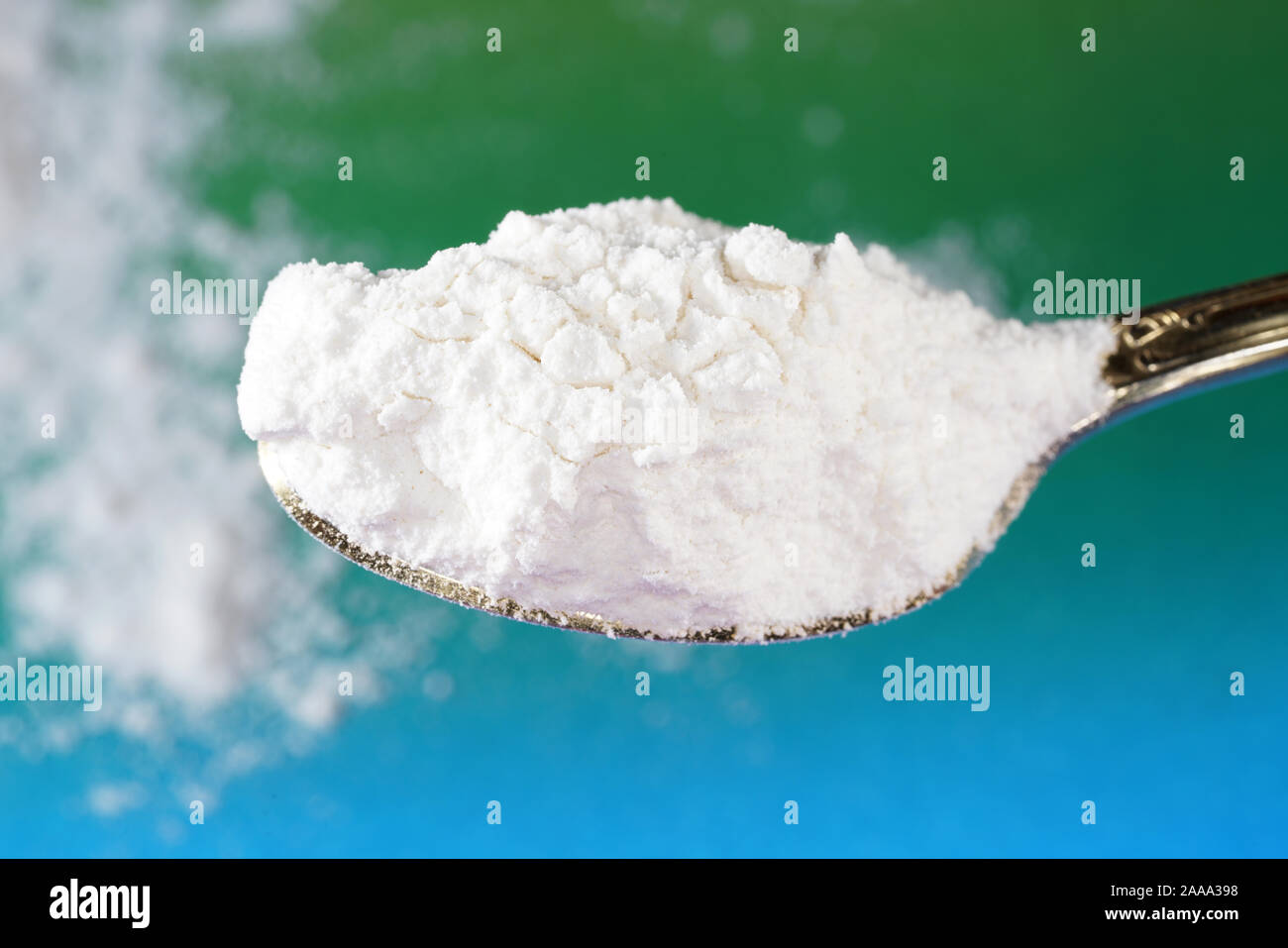 Flour that should look like a white drug with macro lens photographed ...