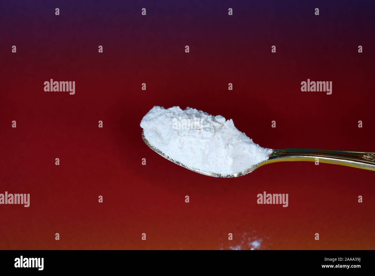 Flour that should look like a white drug with macro lens photographed ...