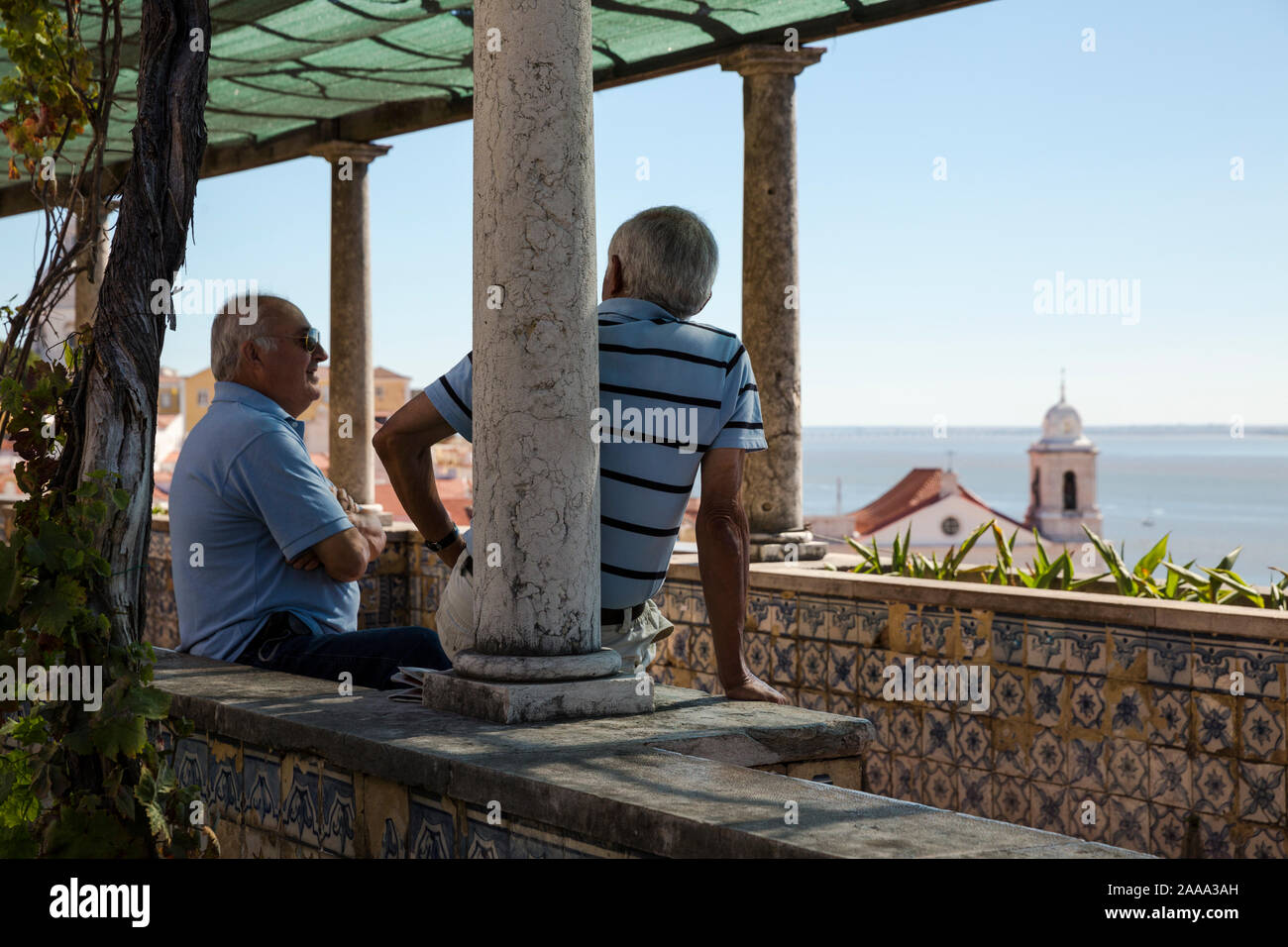 Portuguese people talking hi-res stock photography and images - Alamy