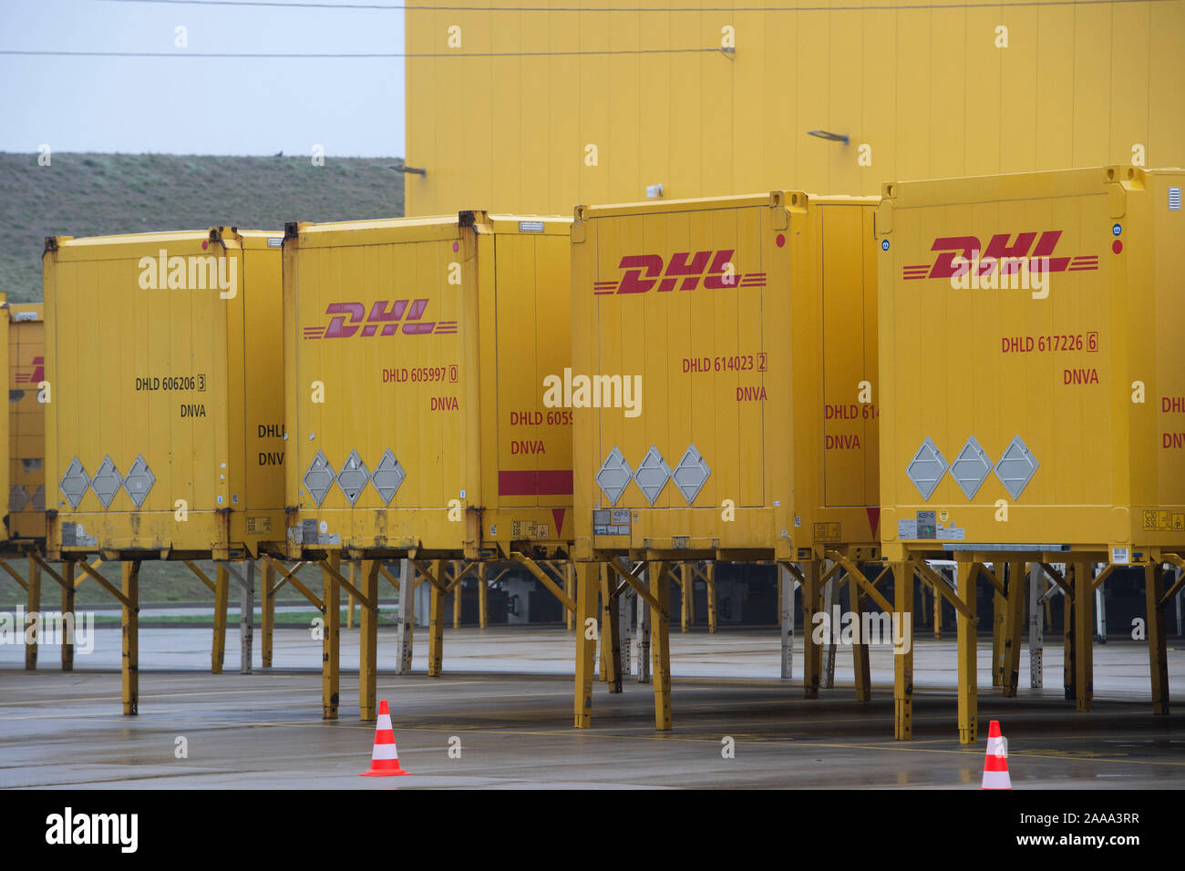 Dhl Shipping Containers High Resolution Stock Photography and Images ...