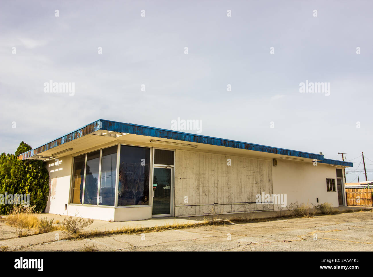Abandoned Commercial Building In Disrepair Stock Photo - Alamy