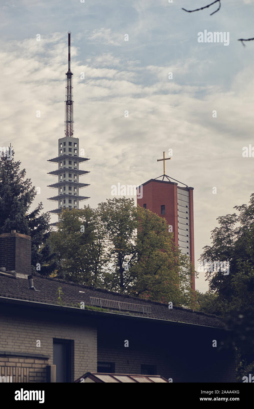 Cable tv tower hi-res stock photography and images - Alamy
