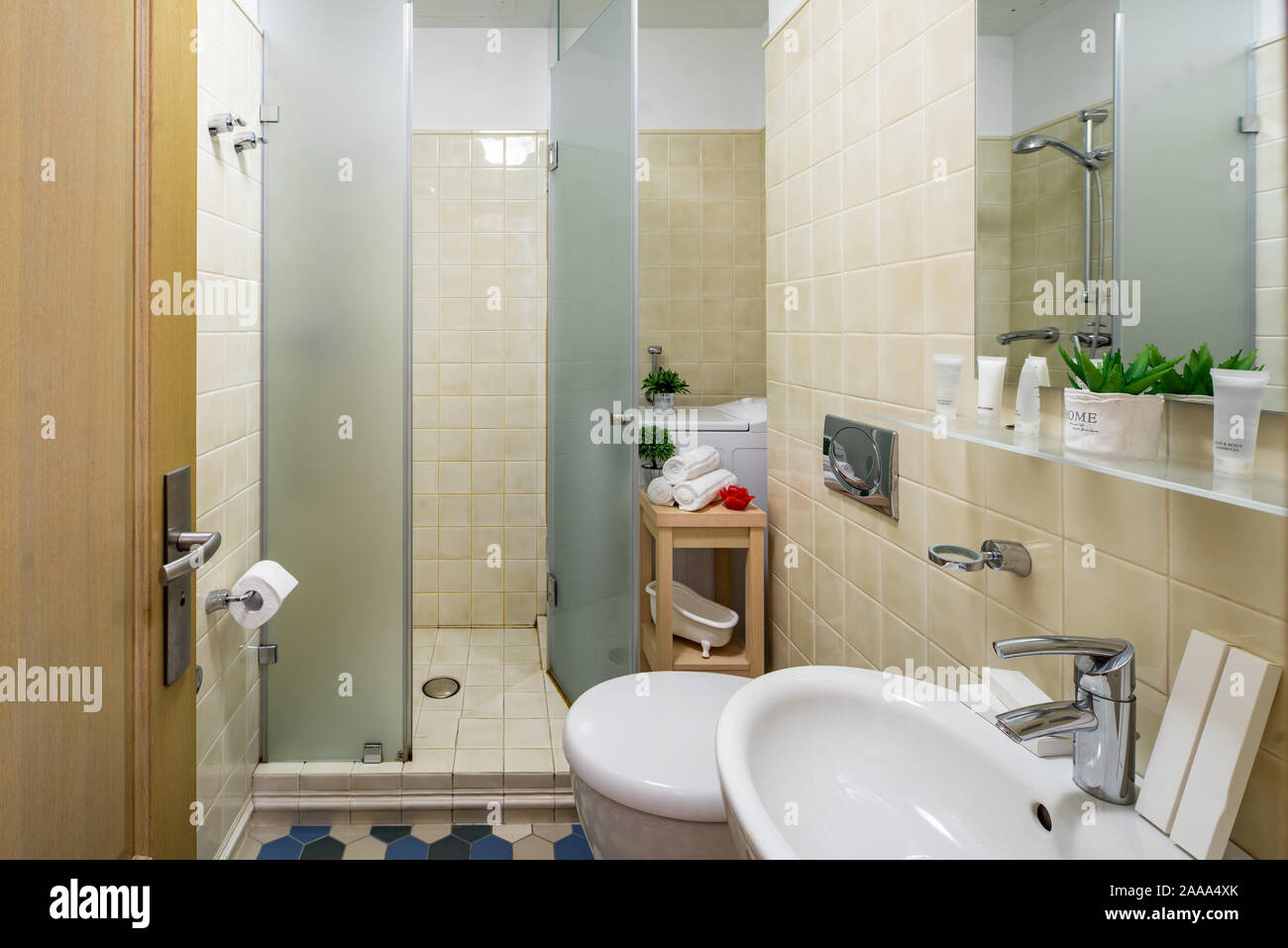 Bathroom with shower cabin. Tile floor and walls Stock Photo - Alamy