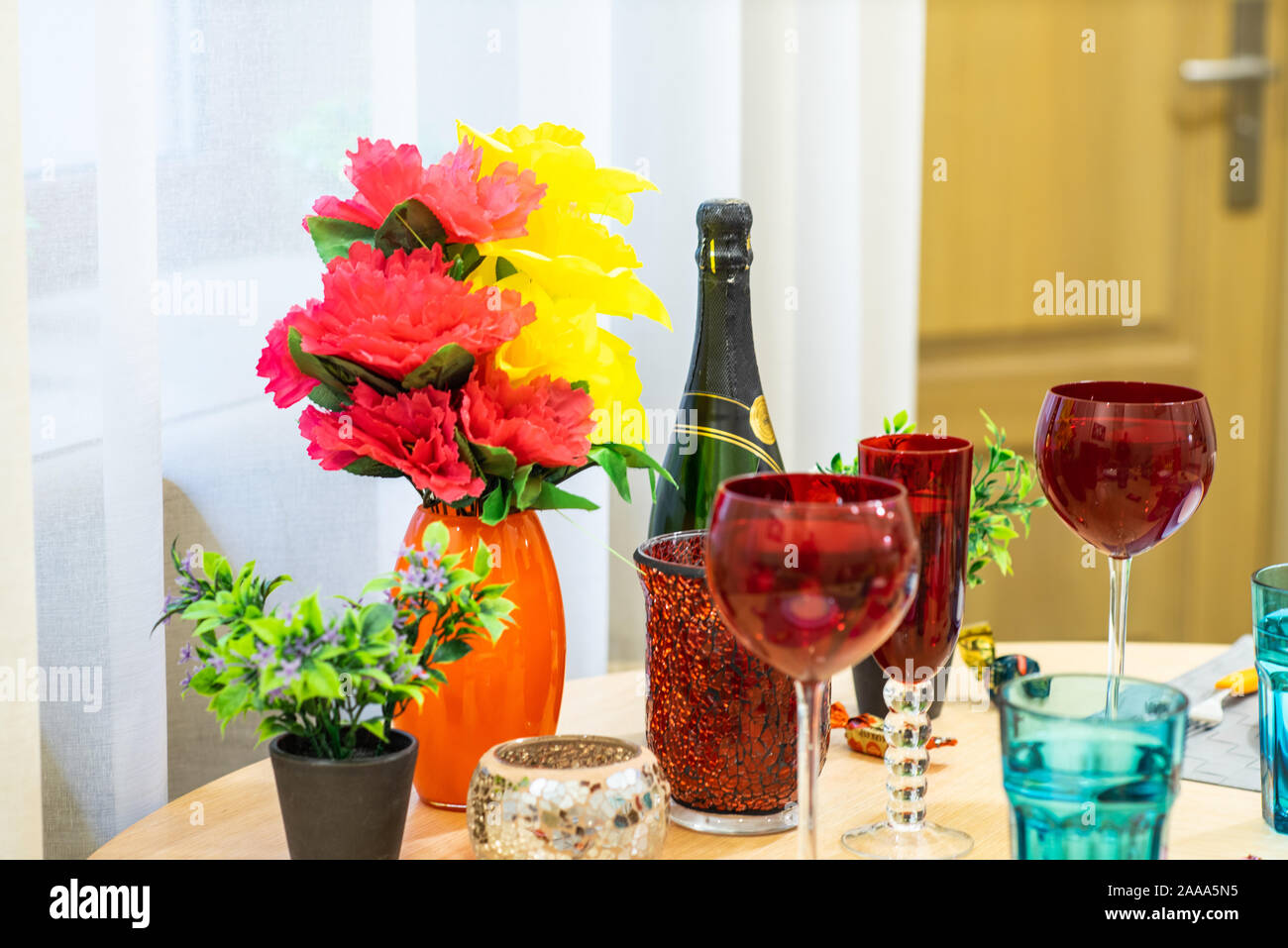 Blurred foreground. Green bottle. Red wine glasses Stock Photo - Alamy