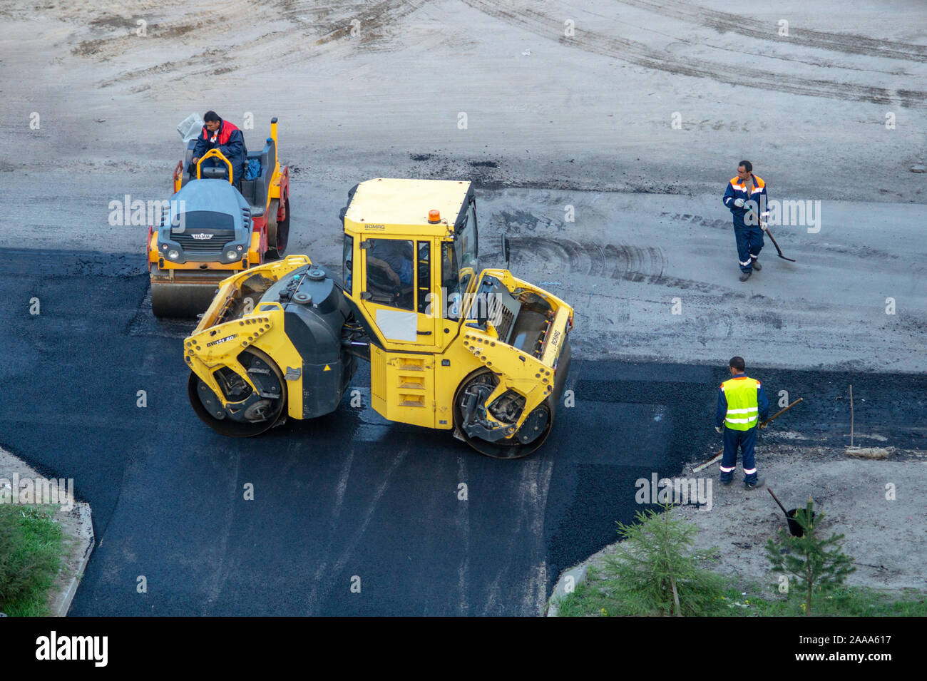 Asphalt laying road building paver hi-res stock photography and images ...