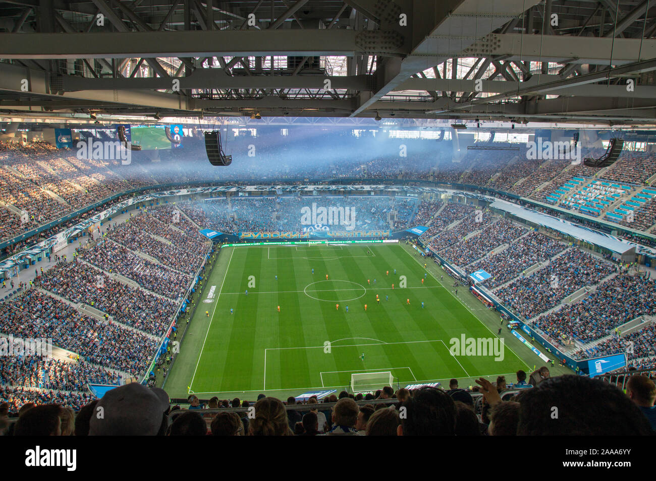 Football stadium crowd hi-res stock photography and images - Alamy
