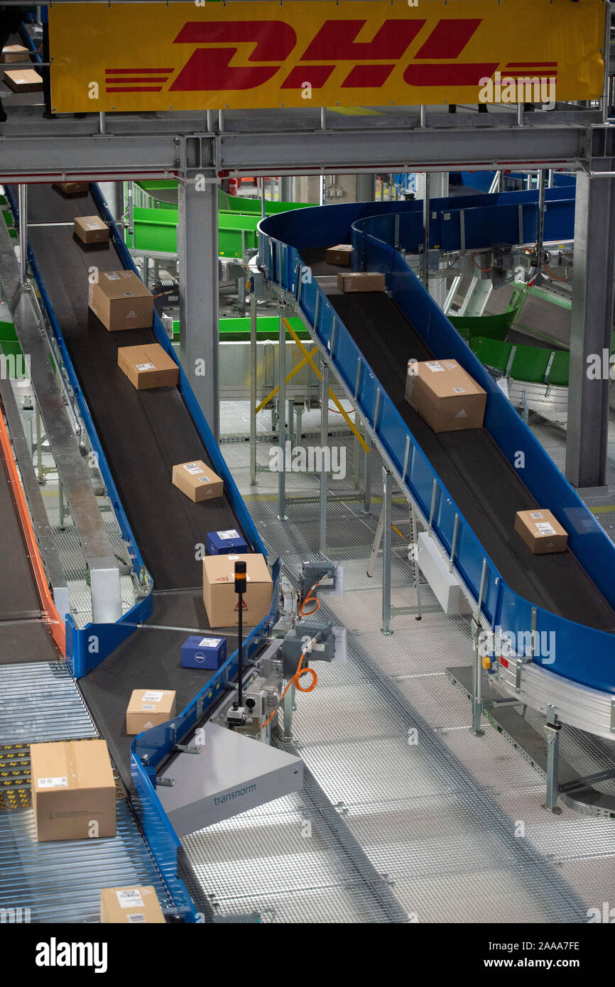 Bochum, Deutschland. 18th Nov, 2019. Interior view of the parcel center ...