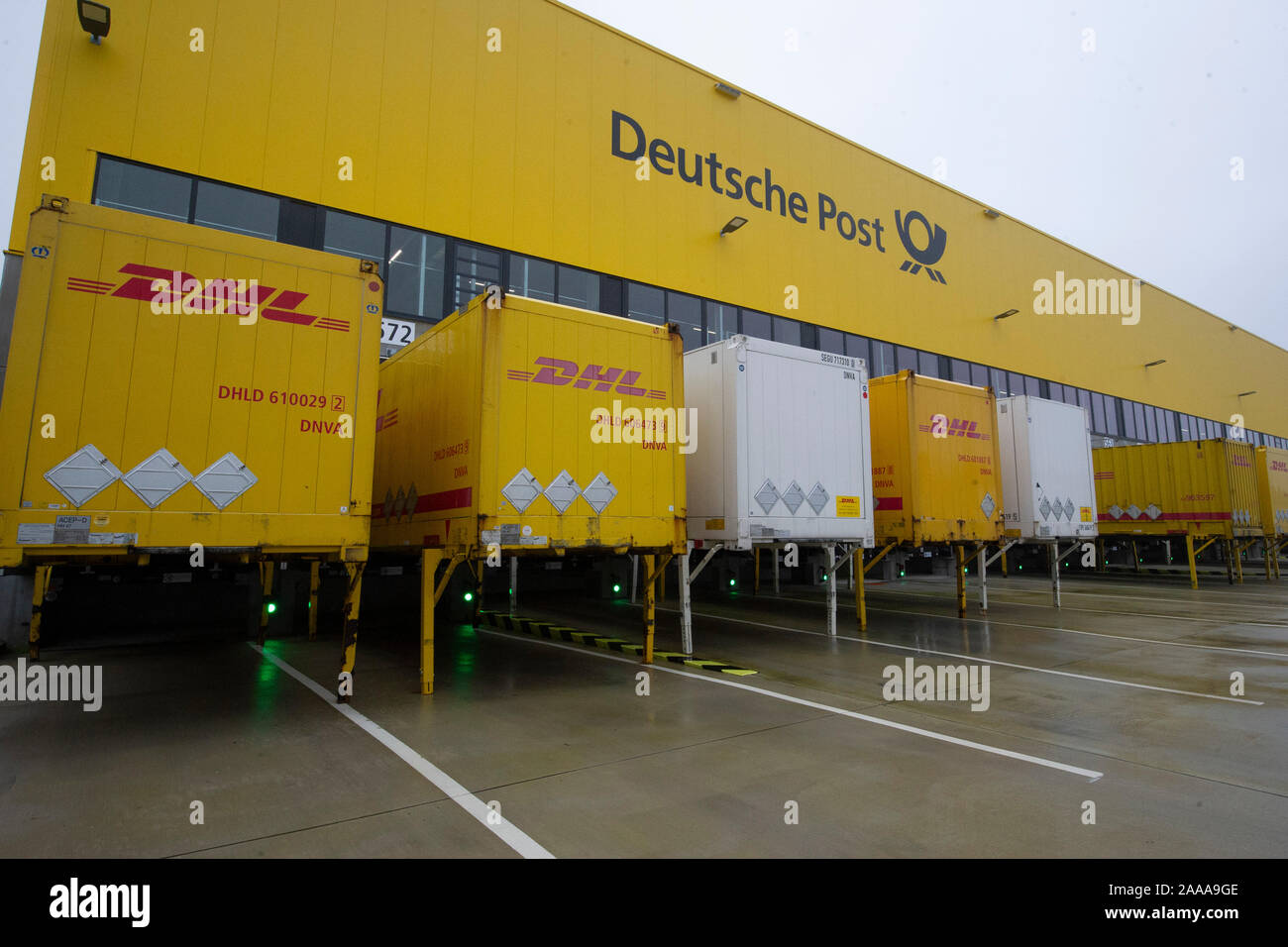 Dhl shipping containers hi-res stock photography and images - Alamy