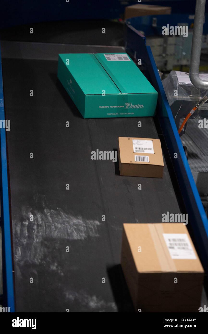 Bochum, Deutschland. 18th Nov, 2019. Interior view of the parcel center ...