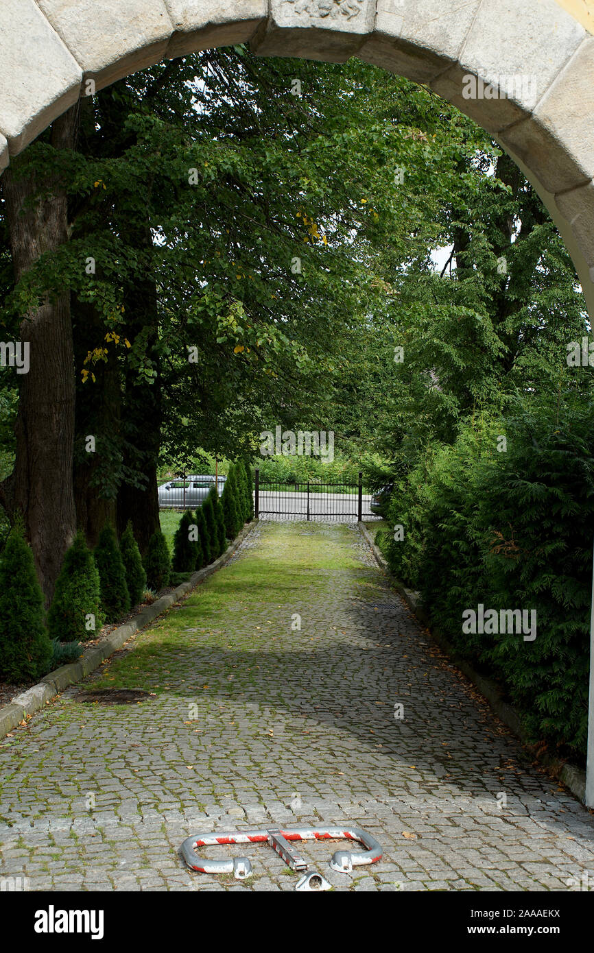 Path gates trees hi-res stock photography and images - Alamy