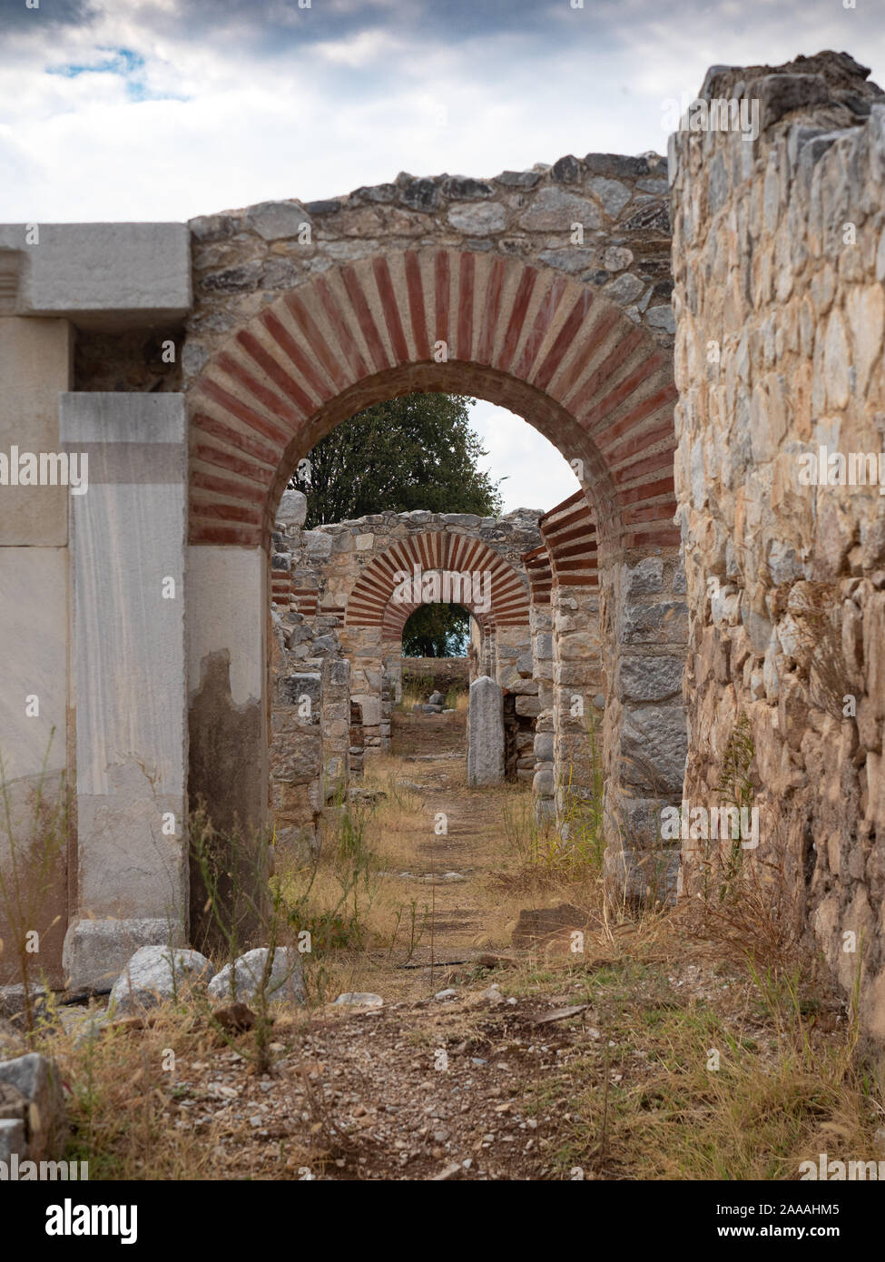 Arches path pathway hi-res stock photography and images - Alamy