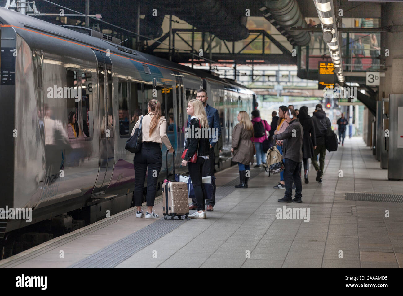 Passengers boarding a First Transpennine Express class 185 train at ...