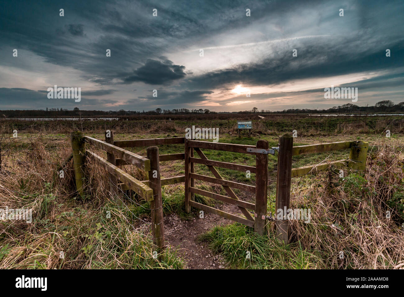 Gate in the countryside hi-res stock photography and images - Alamy