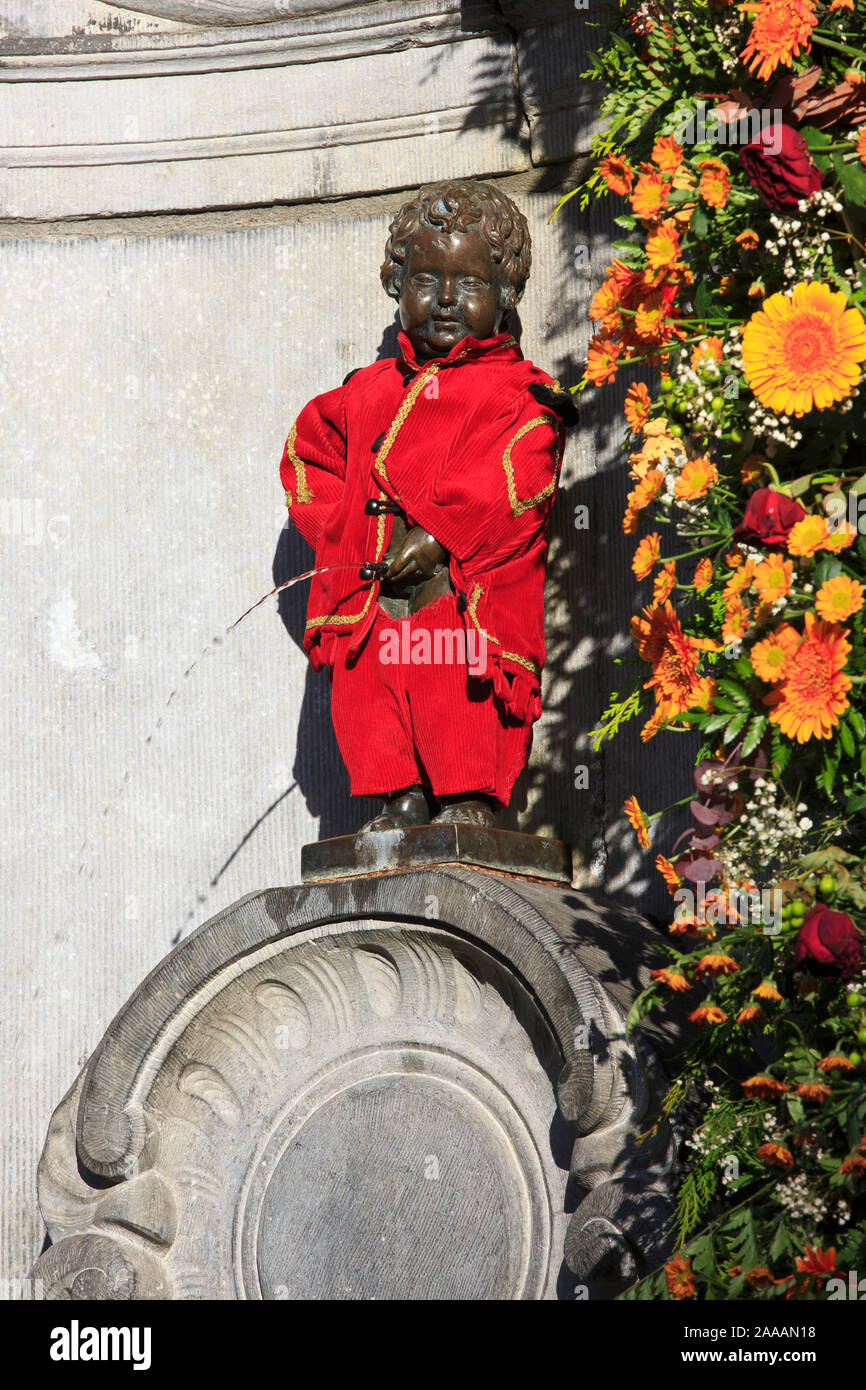 Manneken Pis dressed in a costume of the student fraternity/sorority De ...