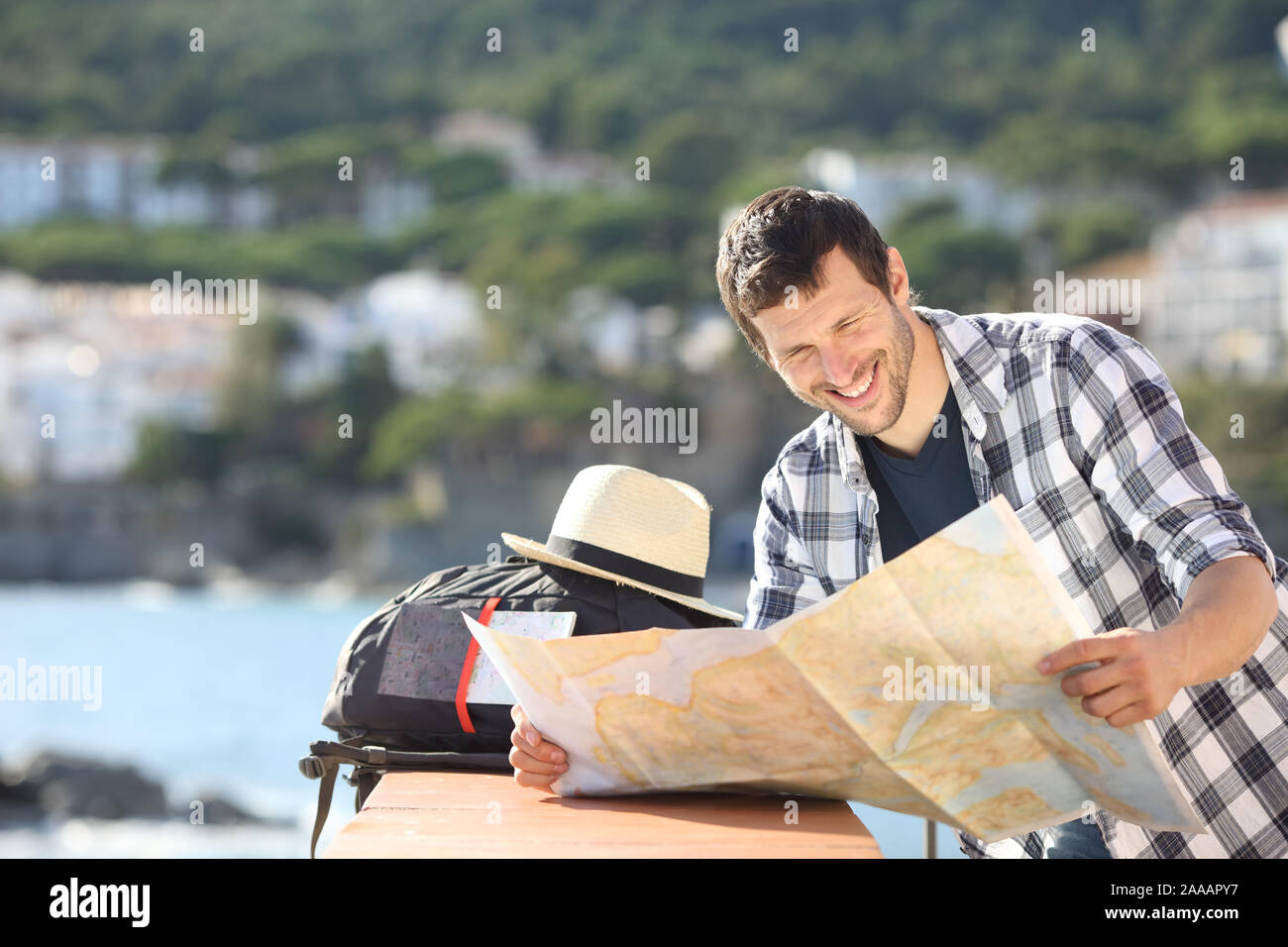 Happy tourist checking paper hi-res stock photography and images - Alamy