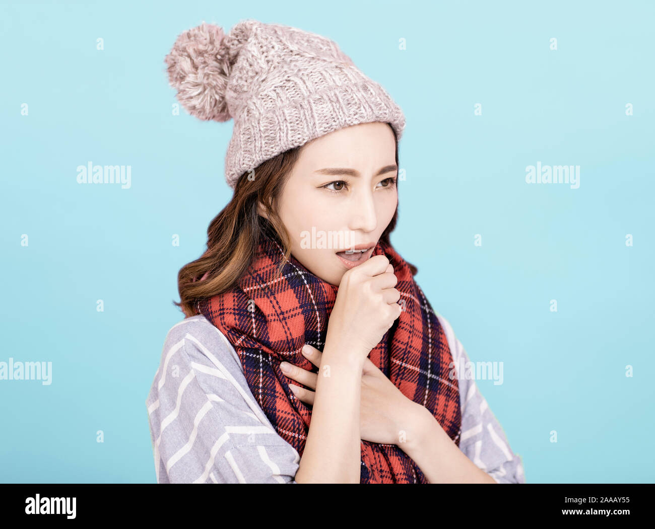 winter girl fell ill and coughing Stock Photo - Alamy