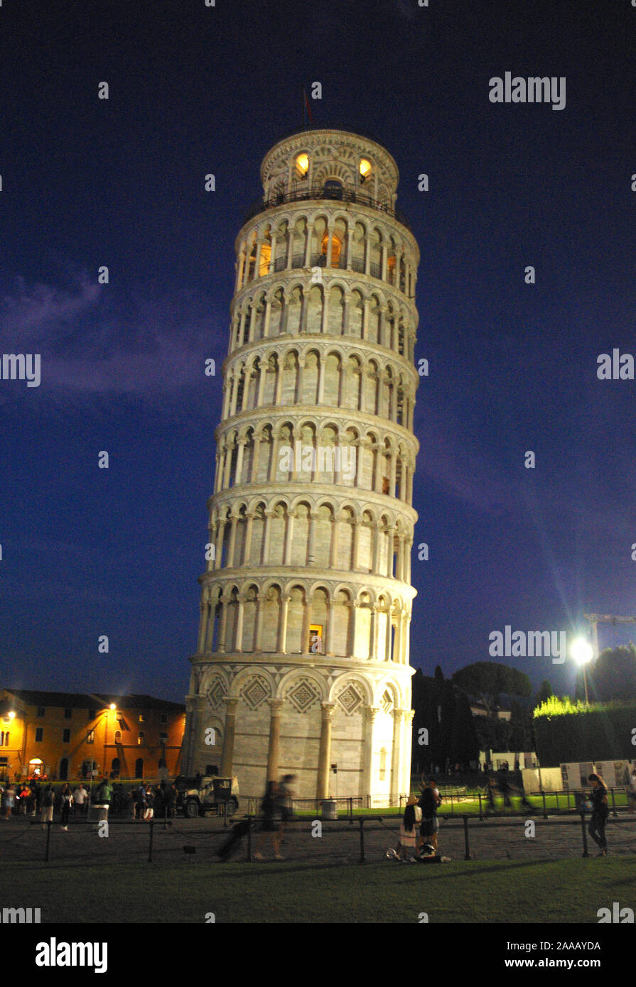 The world famous landmark of the Leaning Tower of Pisa in Italy Stock ...
