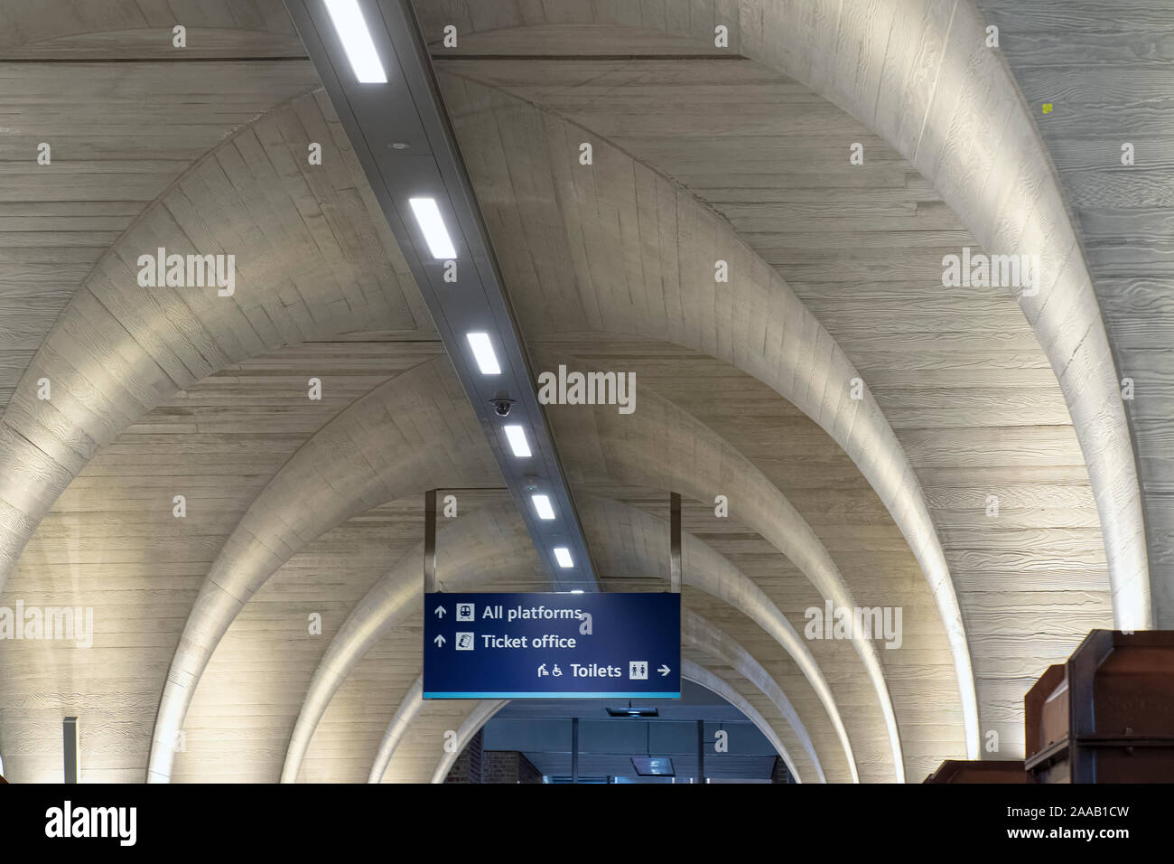 Arches at London Bridge Railway Station Stock Photo - Alamy