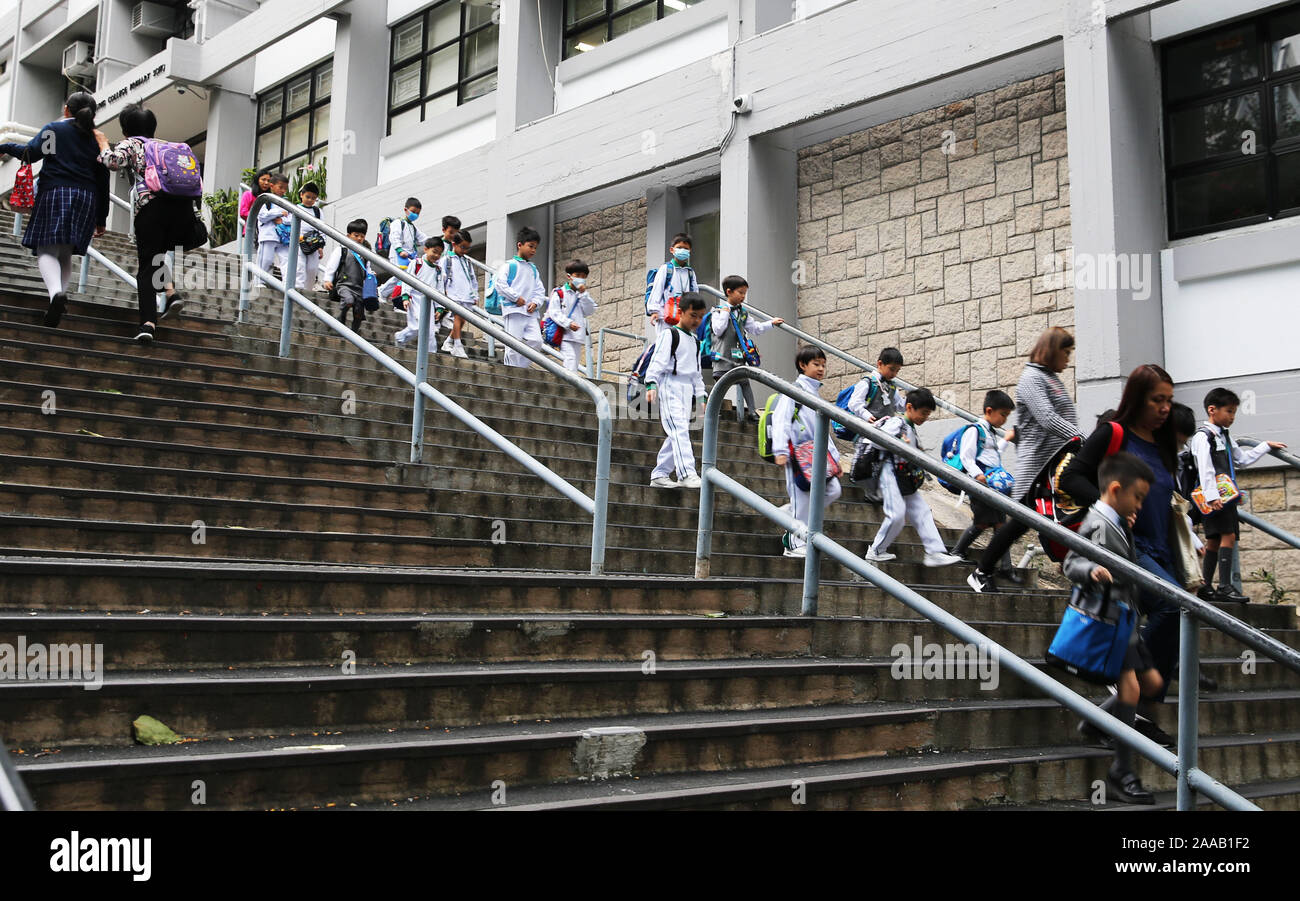 Secondary school children go school hi-res stock photography and images ...