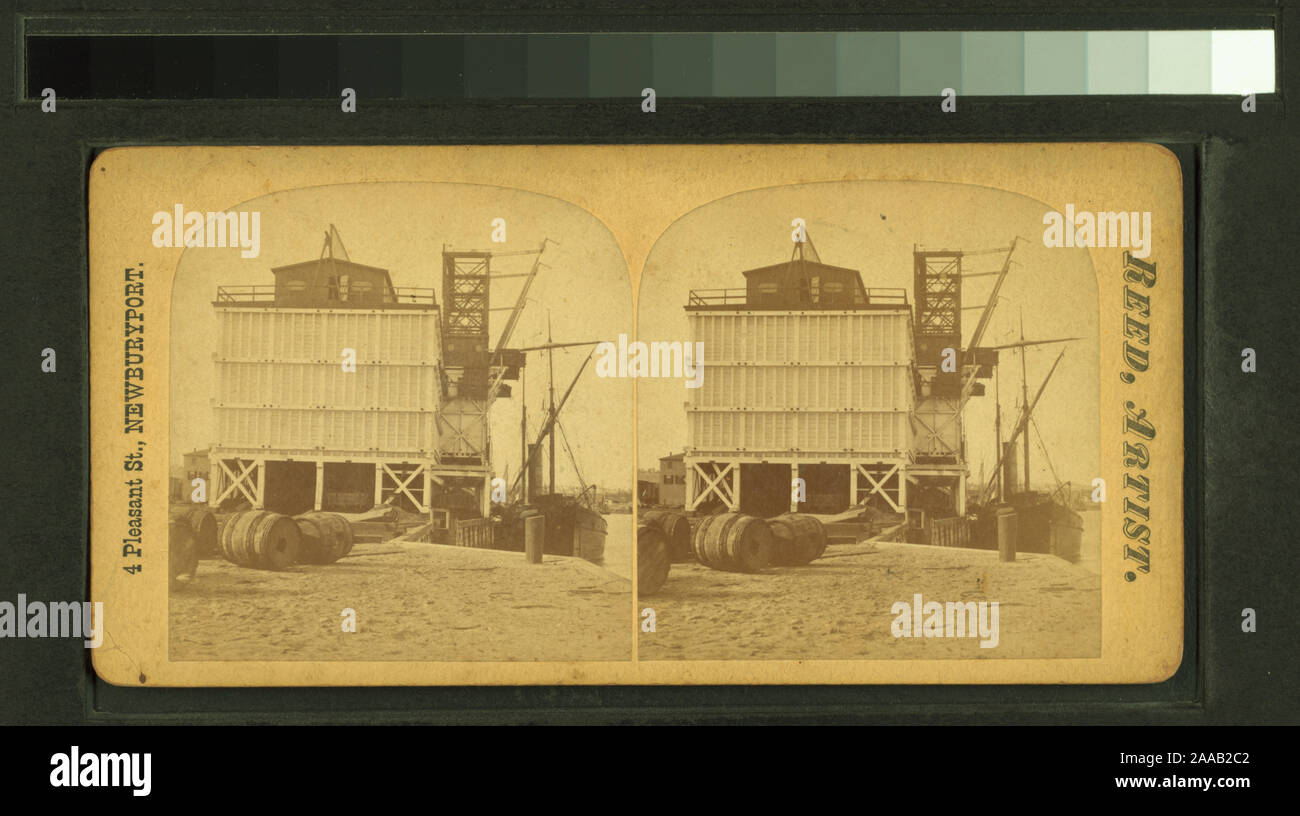 Cargo ships docked coal hi-res stock photography and images - Alamy