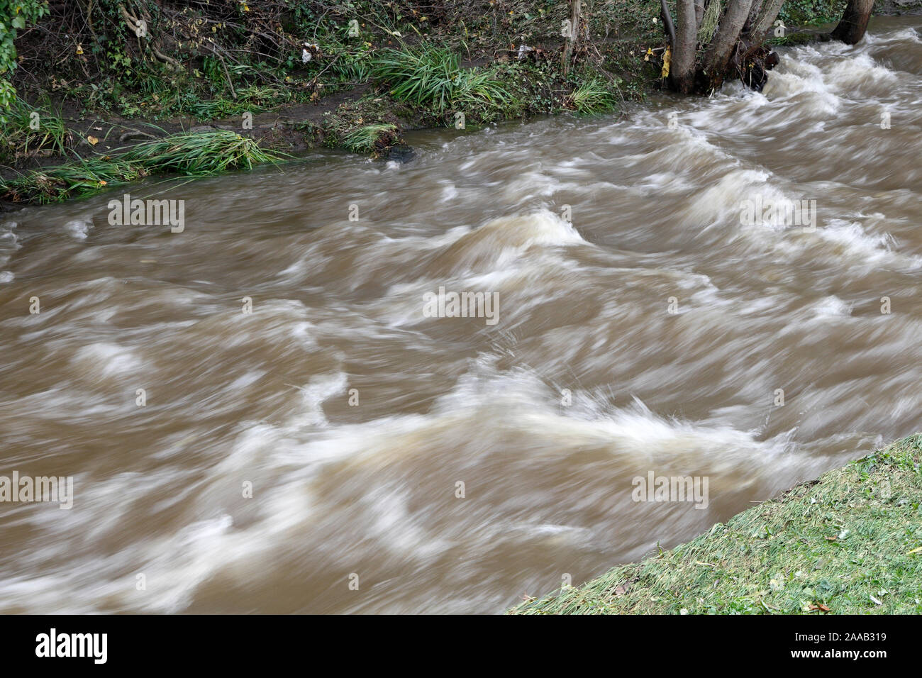 Fast flowing River Sheaf, Millhouses Park Sheffield England UK Stock ...